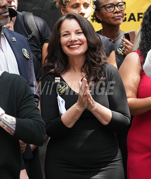 Fran Drescher Joins Sag Aftra Members As Sag Aftra And The Wga Hold A Wireimage 1585586774