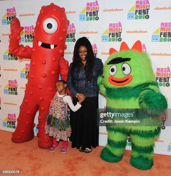 Yo Gabba Gabba Character Muno Asha Star Caron Wheeler And Yo Gabba