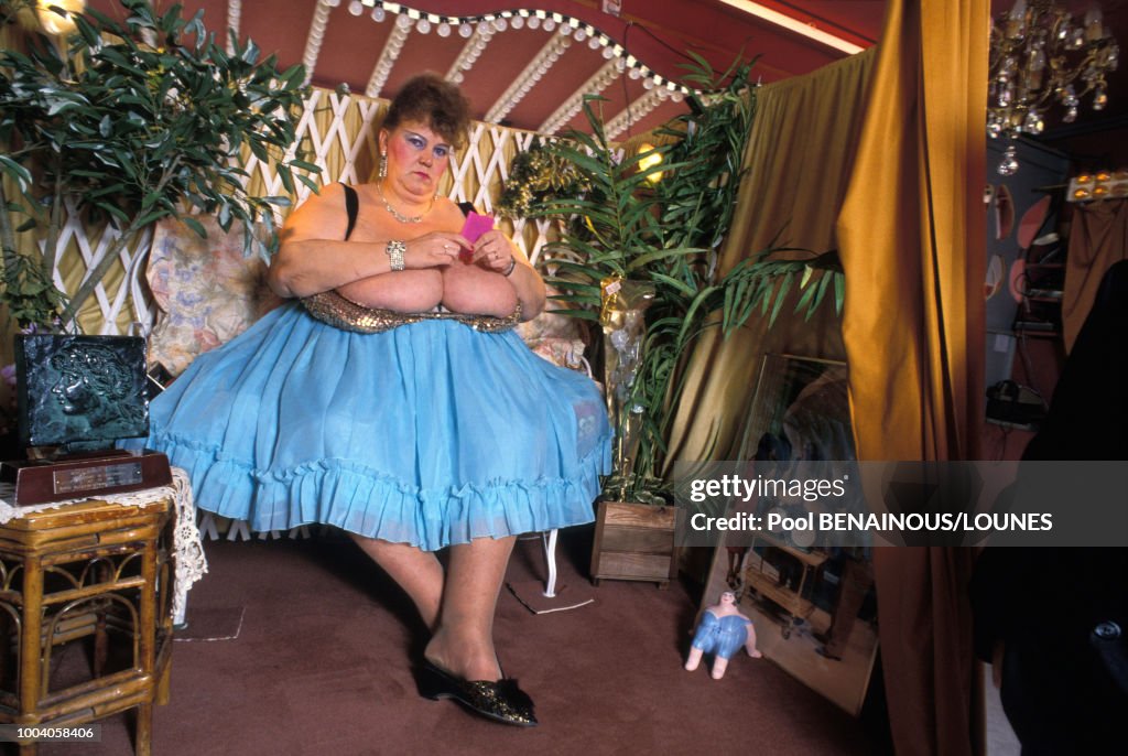 La Plus Grosse Poitrine Du Monde Le 3 Avril 1988 France News Photo