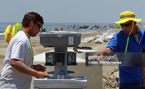 992 Bp Oil Spill Beach Photos And High Res Pictures Getty Images