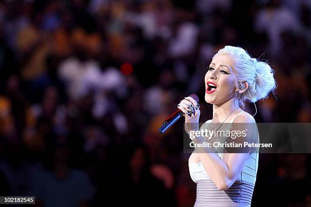Christina Aguilera Performs At The Staples Center In Los Angeles Photos