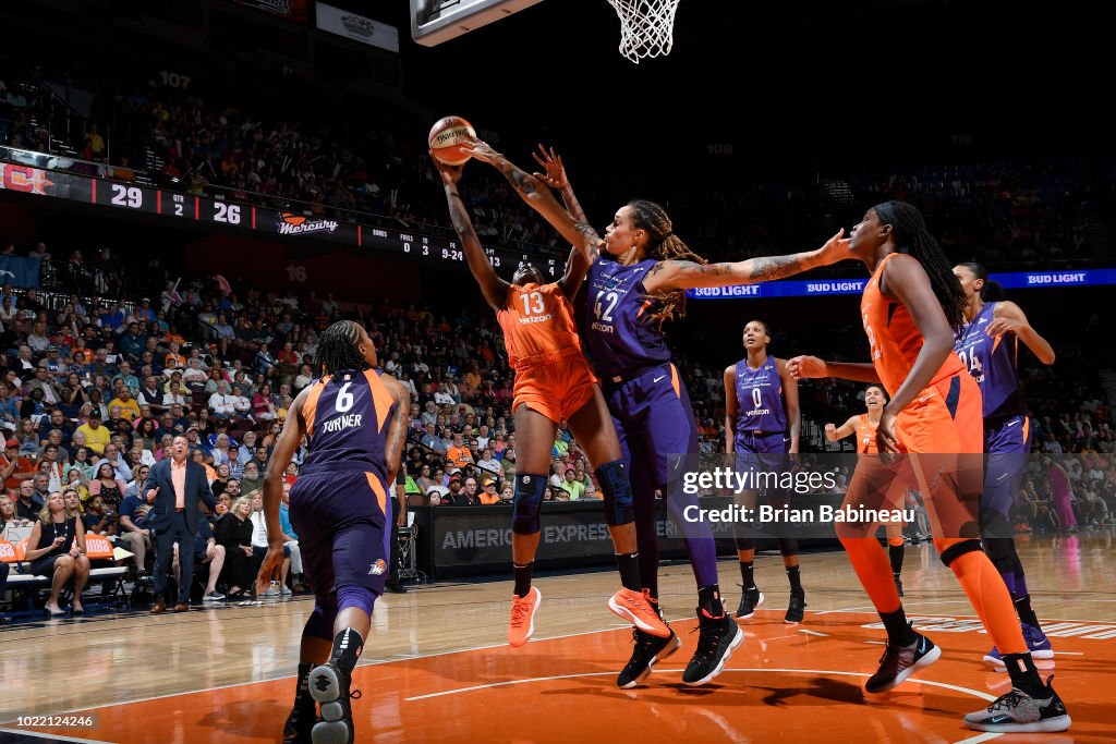 Chiney Ogwumike Of The Connecticut Sun Goes To The Basket Against The