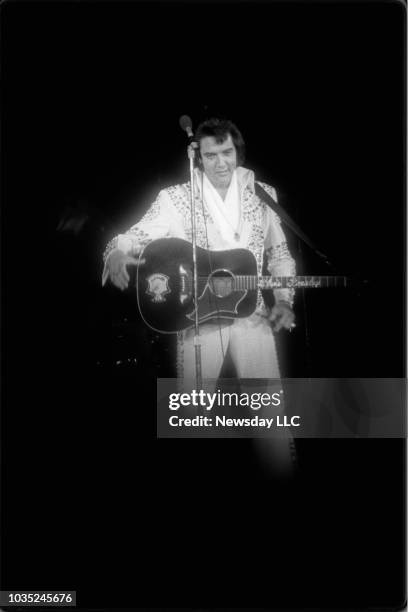 18 Elvis Presley In Concert At The Nassau Coliseum June 22 1973 Stock