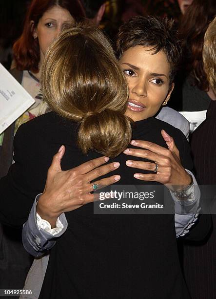 42611 Halle Berry Photos And High Res Pictures Getty Images