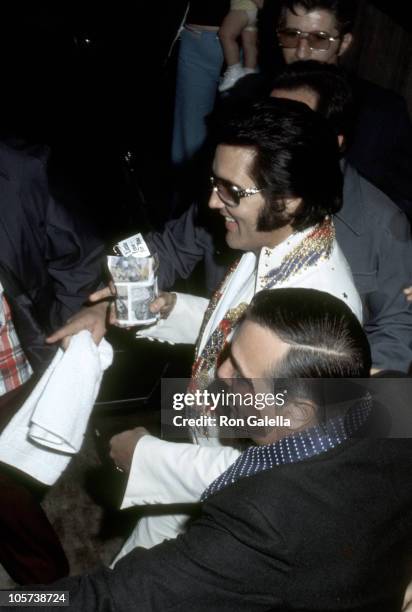 11 Elvis Presley Returning To The Hilton Hotel After His Concert At The