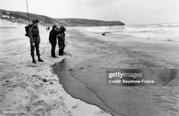 Torrey Canyon Oil Spill Photos and Premium High Res Pictures - Getty Images Torrey Canyon Oil Spill Photos and Premium High Res Pictures - Getty Images