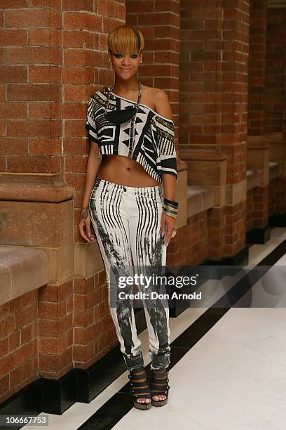 Belly Button Pop Photos And Premium High Res Pictures Getty Images