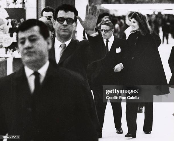 Jackie Kennedy Onassis Escorting Aristiotle Onassis To Jfk