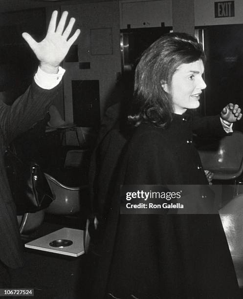Jackie Kennedy Onassis Escorting Aristiotle Onassis To Jfk