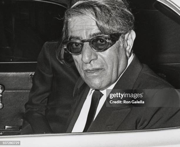 Jackie Kennedy Onassis And Aristotle Onassis At Jfk International