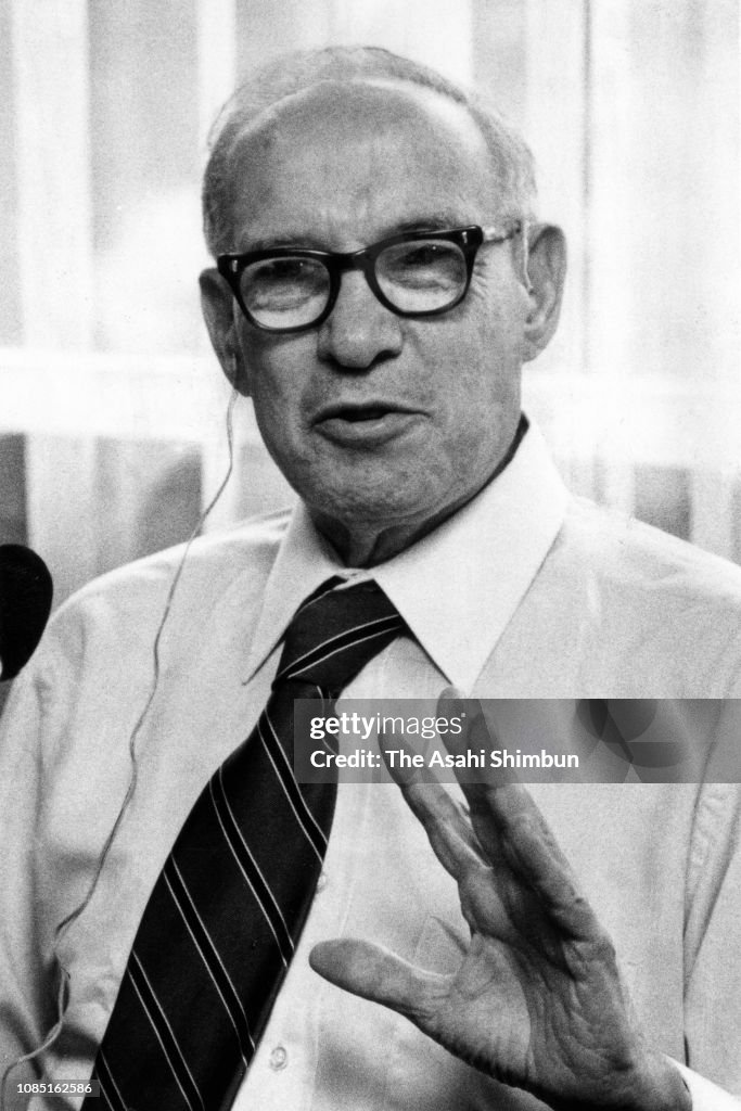 Management consultant Peter Drucker speaks during the Asahi Shimbun ... Management consultant Peter Drucker speaks during the Asahi Shimbun ...