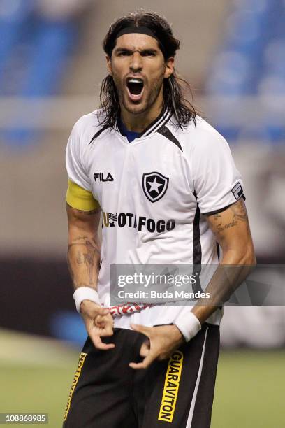 El Loco Abreu Of Botafogo Photos And Premium High Res Pictures Getty
