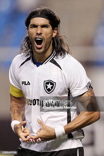 El Loco Abreu Of Botafogo Photos And Premium High Res Pictures Getty