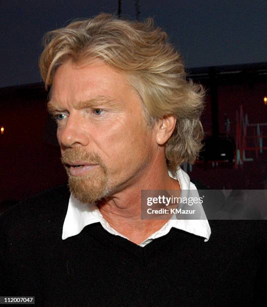 Sir Richard Branson Unveils Virgin Pulse In New York City Foto E