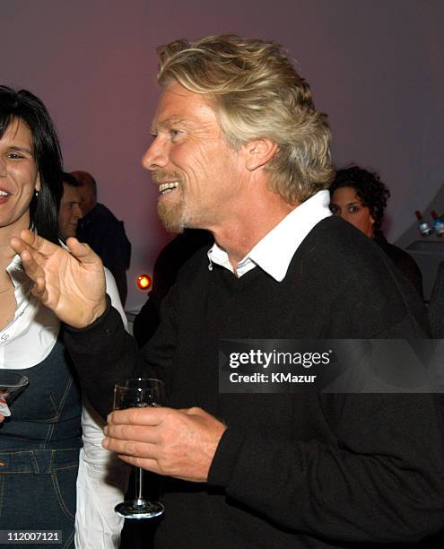 Sir Richard Branson Unveils Virgin Pulse In New York City Foto E