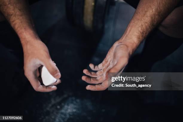 The Science Behind Liquid Chalk: How It Improves Grip Strength in Lifting