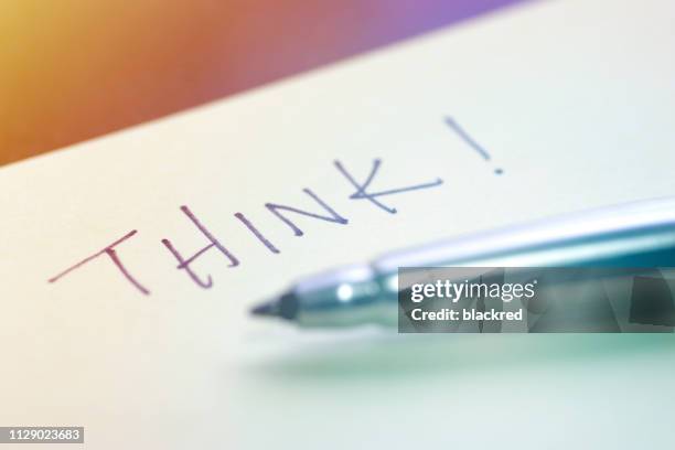 Think Reminder Written with a Pen on Sticky Note 이미지 (1129023683) - 게티이미지뱅크