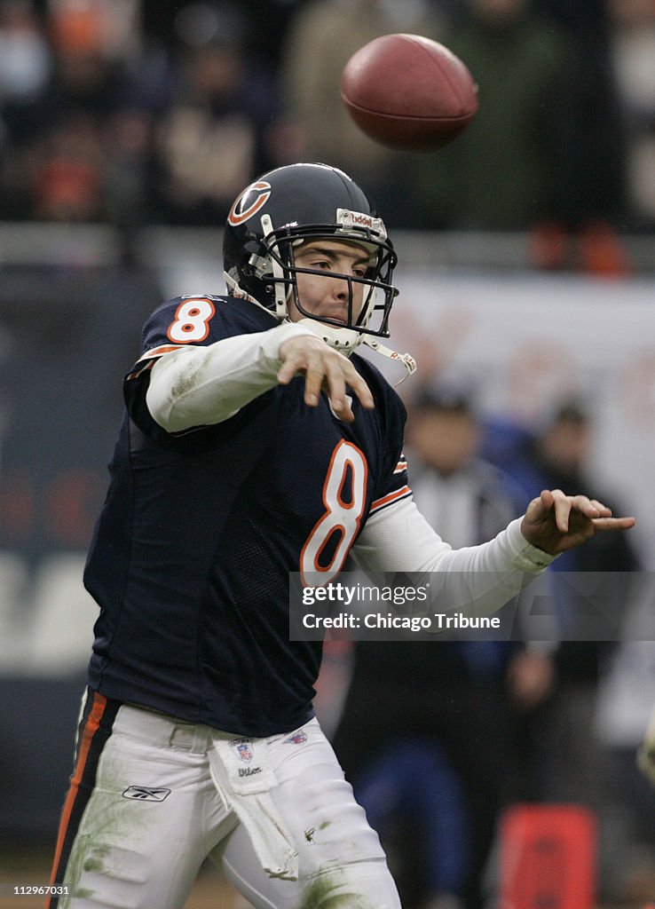 Chicago Bears Quarterback Rex Grossman Passes In The First Quarter News Photo Getty Images