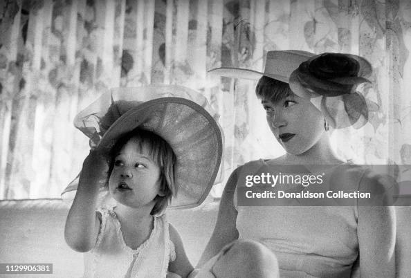Actress Shirley Maclaine And Her Daughter Sachi Parker Aka Stephanie