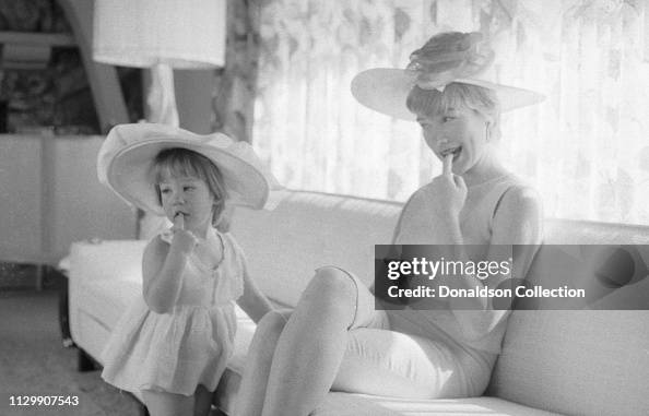 Actress Shirley Maclaine And Her Daughter Sachi Parker Aka Stephanie