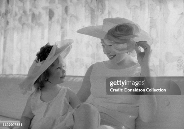 Actress Shirley Maclaine And Her Daughter Sachi Parker Aka Stephanie