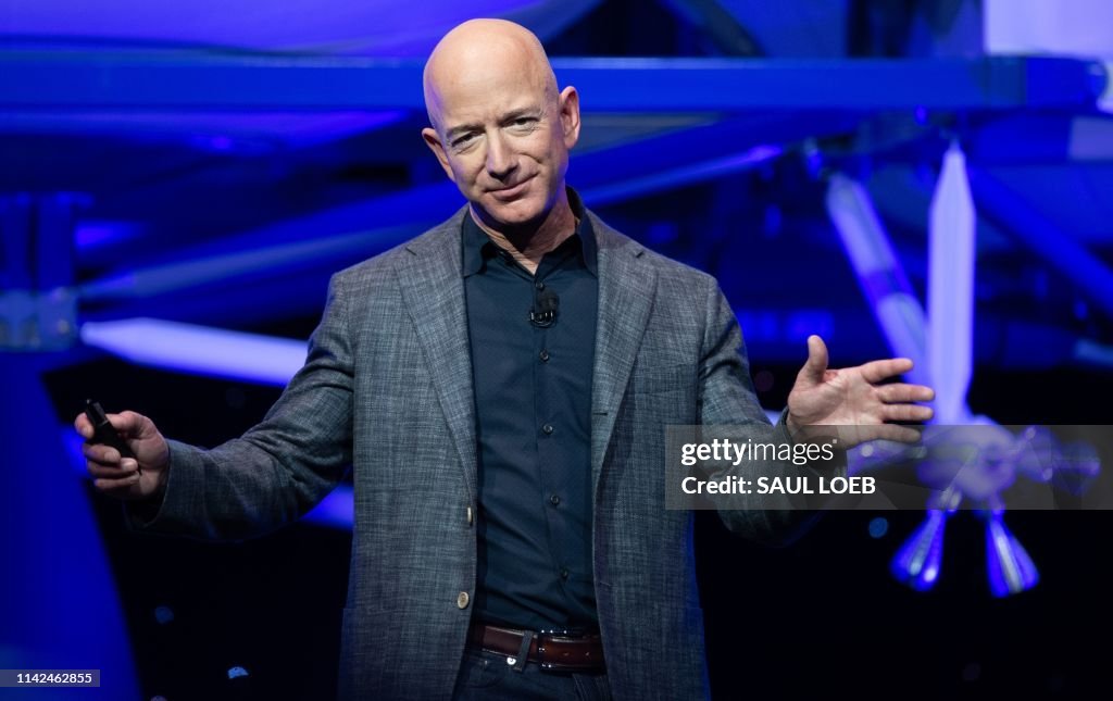 Jeff Bezos announces Blue Moon, a lunar landing vehicle for the Moon ... Jeff Bezos announces Blue Moon, a lunar landing vehicle for the Moon ...