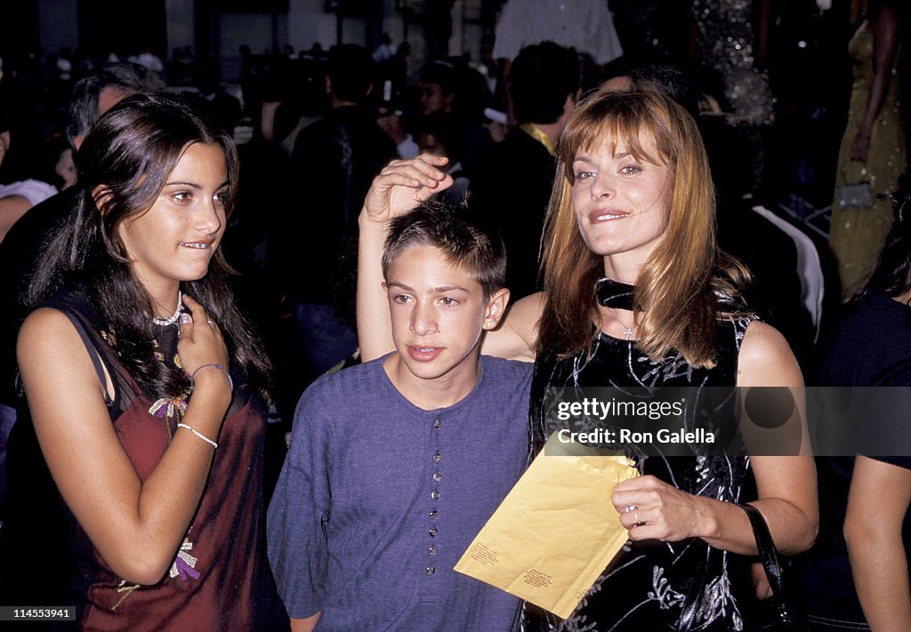 Nastassja Kinski With Daughter Sonja And Son Aljosha Foto Jornalística Getty Images