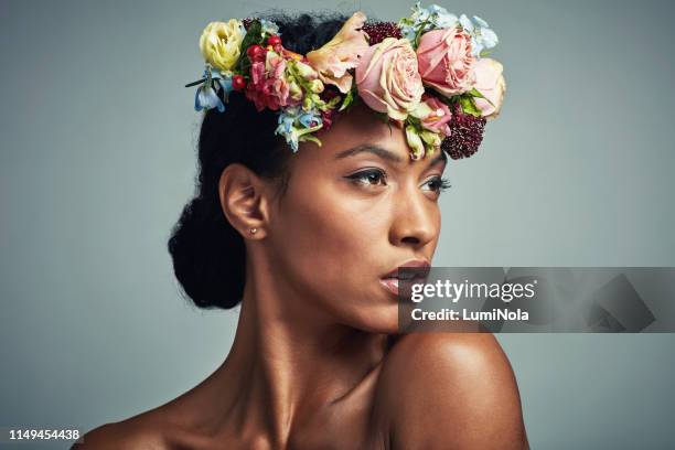 Black Woman Wearing Crown Fotografías E Imágenes De Stock Getty Images