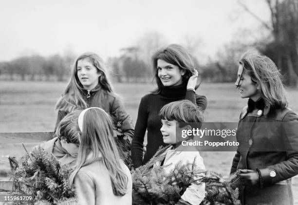 307 Jackie Onassis And Lee Radziwill Photos & High Res Pictures - Getty ... 307 Jackie Onassis And Lee Radziwill Photos & High Res Pictures - Getty ...