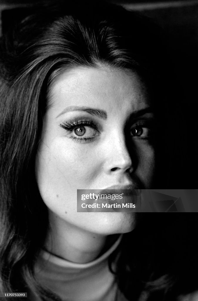 Actress And Model Gayle Hunnicutt Poses For A Portrait Circa 1968 In News Photo Getty Images