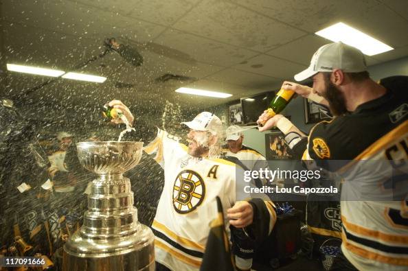 Boston Bruins Mark Recchi , Zdeno Chara and teammates victorious in ... Boston Bruins Mark Recchi , Zdeno Chara and teammates victorious in ...