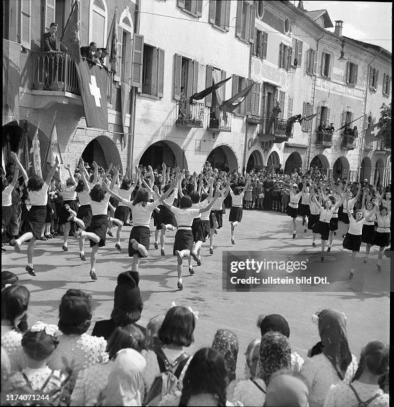 Frühlingsfest in Vico Morcote, 1942 News Photo - Getty Images Frühlingsfest in Vico Morcote, 1942 News Photo - Getty Images
