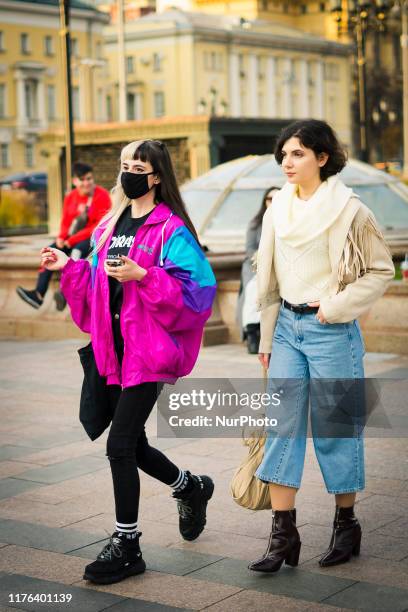 Street Style Day 3 Mercedes Benz Fashion Week Russia Photos And Premium