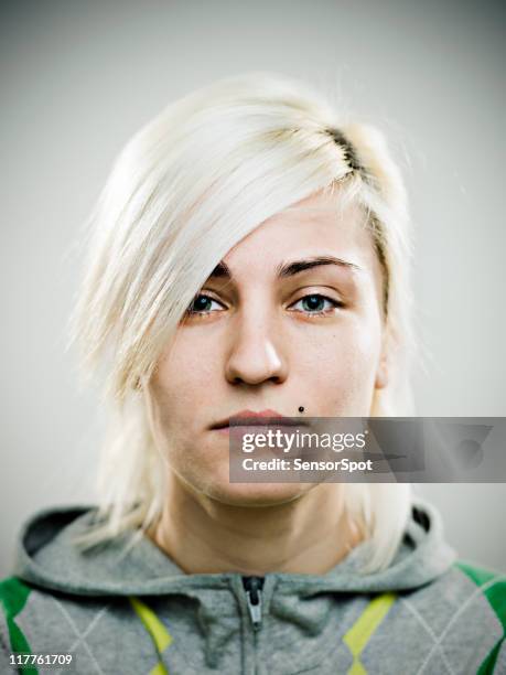 Face Piercing Fotografías E Imágenes De Stock Getty Images