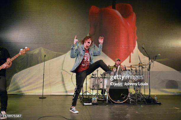 Sleeping With Sirens Photos And Premium High Res Pictures Getty Images
