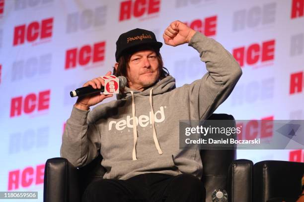 Comic Con Norman Reedus Photos And Premium High Res Pictures Getty Images