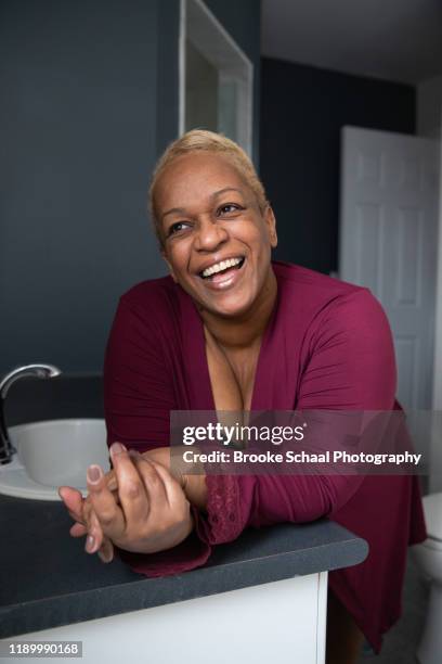 Curvy Woman Bathroom Photos And Premium High Res Pictures Getty Images
