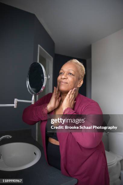 Curvy Woman Bathroom Photos And Premium High Res Pictures Getty Images