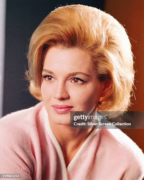 Angie Dickinson 1965 Stock Fotos Und Bilder Getty Images