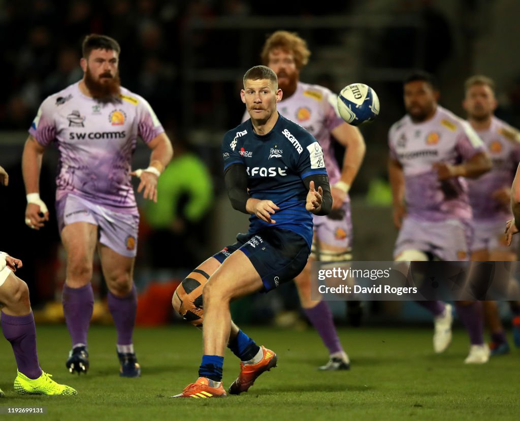 Rob Du Preez Of Sale Sharks Passes The Ball During The Heineken News
