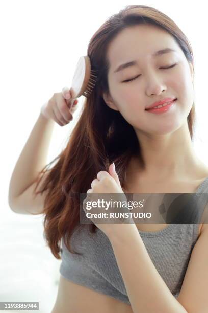 Asian Brushing Hair Photos And Premium High Res Pictures Getty Images