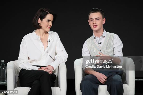Michelle Dockery And Jaeden Martell Of Defending Jacob Speak Foto Jornalística Getty Images