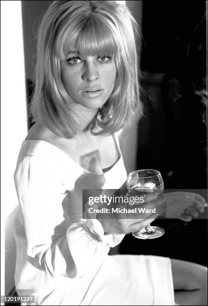 2446 Julie Christie Photos And High Res Pictures Getty Images