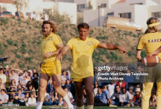 Robert Conrad On Battle Of The Network Stars Photos And Premium High Res Pictures Getty Images