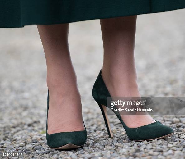 Catherine, Duchess of Cambridge, shoe detail, walks in the gardens ... Catherine, Duchess of Cambridge, shoe detail, walks in the gardens ...