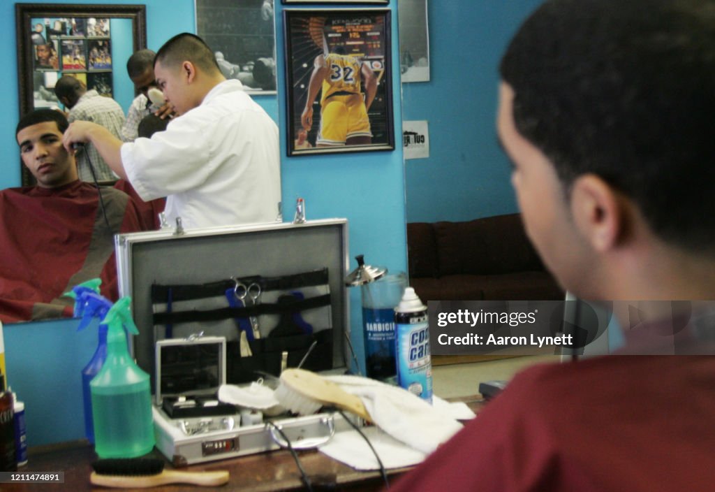 Aubrey Drake Graham Aka Drake Gets A Trim From His Barber Jay News Photo Getty Images