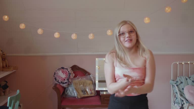 950 Girl Dancing Bedroom Stock Videos Footage And 4k Video Clips Getty Images