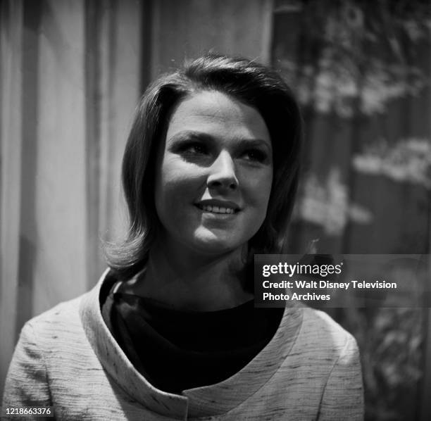 Mariette Hartley Photos Photos And Premium High Res Pictures Getty Images