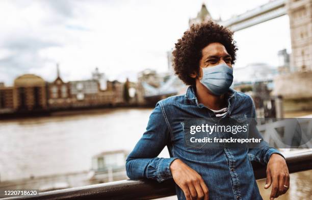 afro man standing in london during the covid19 이미지 (1220718620) - 게티이미지뱅크