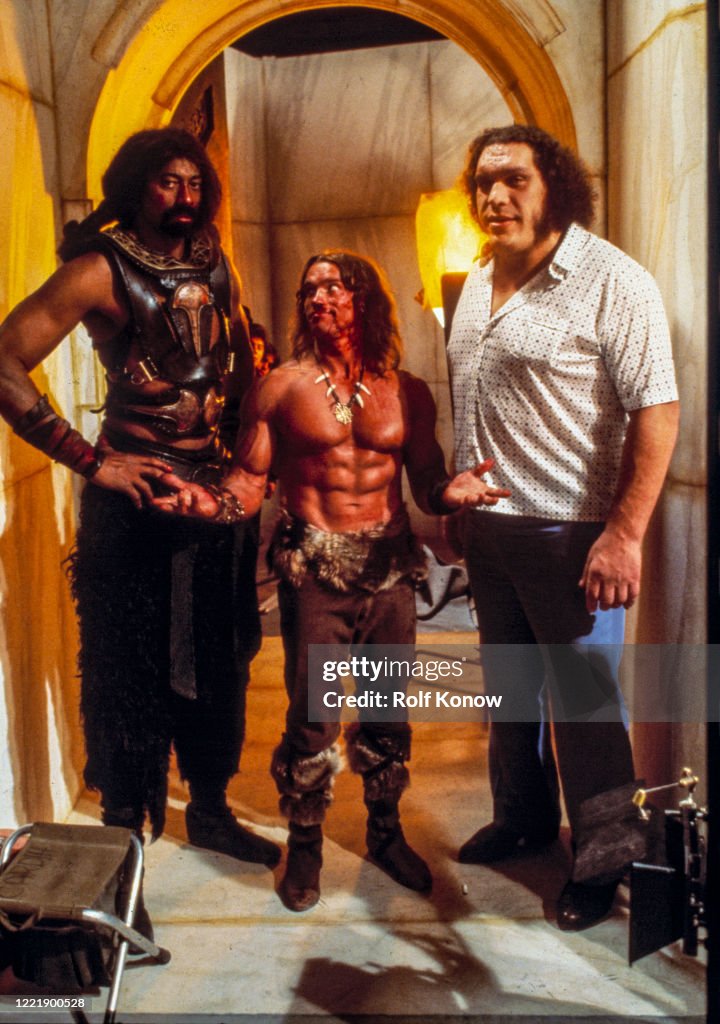 Arnold Schwarzenegger Between Andre The Giant And Wilt Chamberlain On